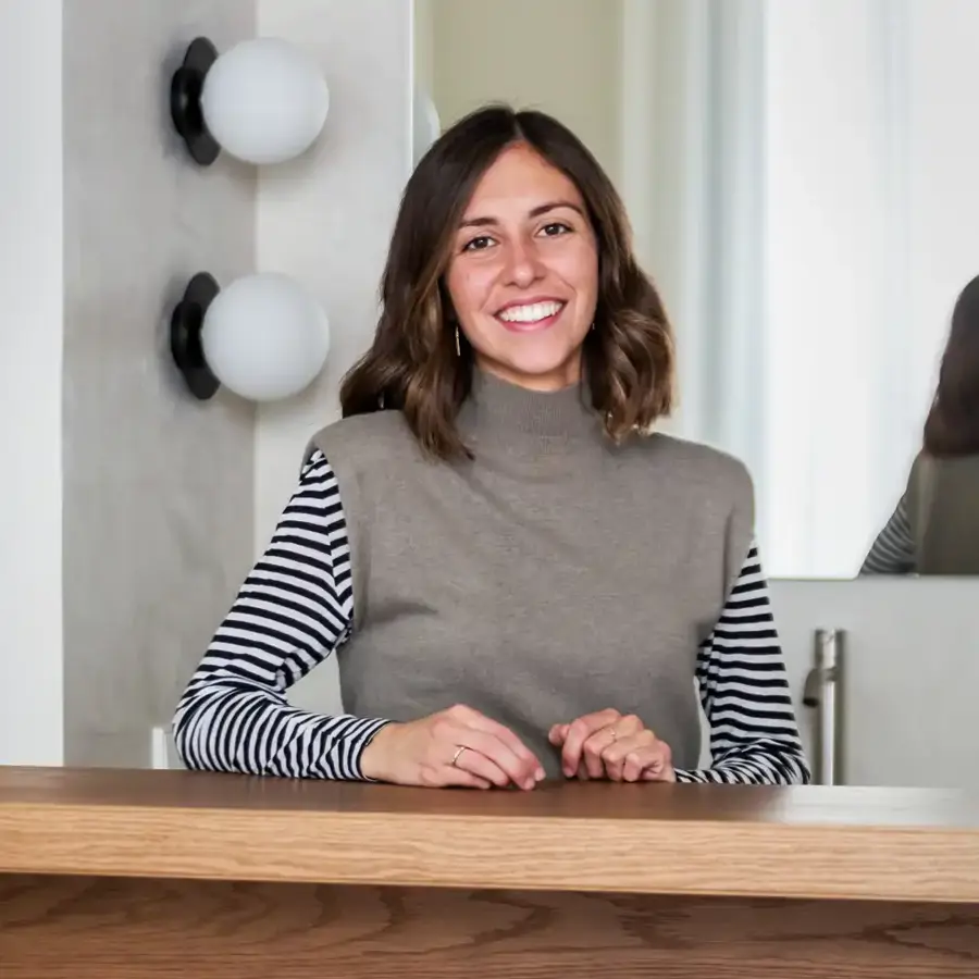 La interiorista Anna Brotons ha transformado esta cocina estrecha y abierta