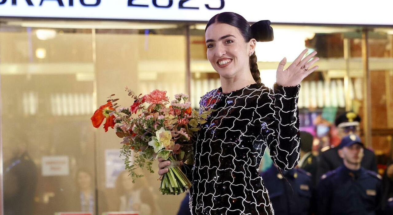 Joan Thiele debutta a Sanremo 2025, chi è l'outsider? La maison scelta ...