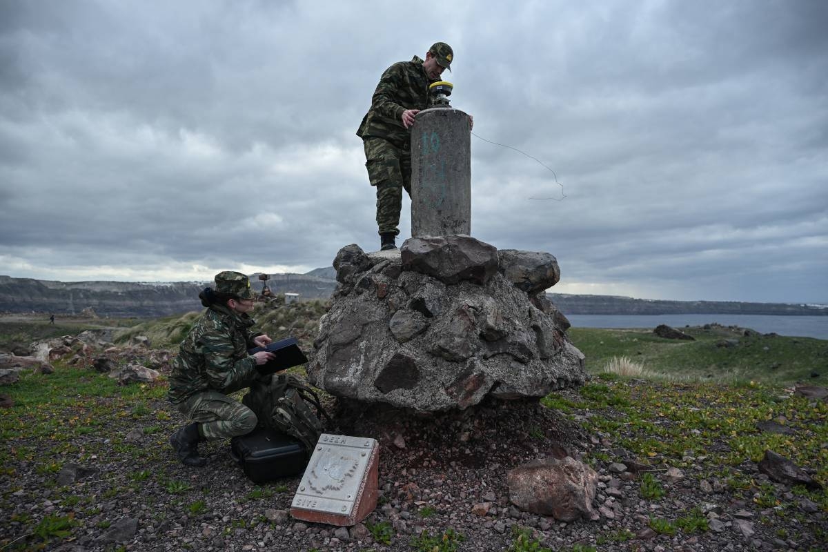 Strongest-yet quake hits Greece's Santorini island