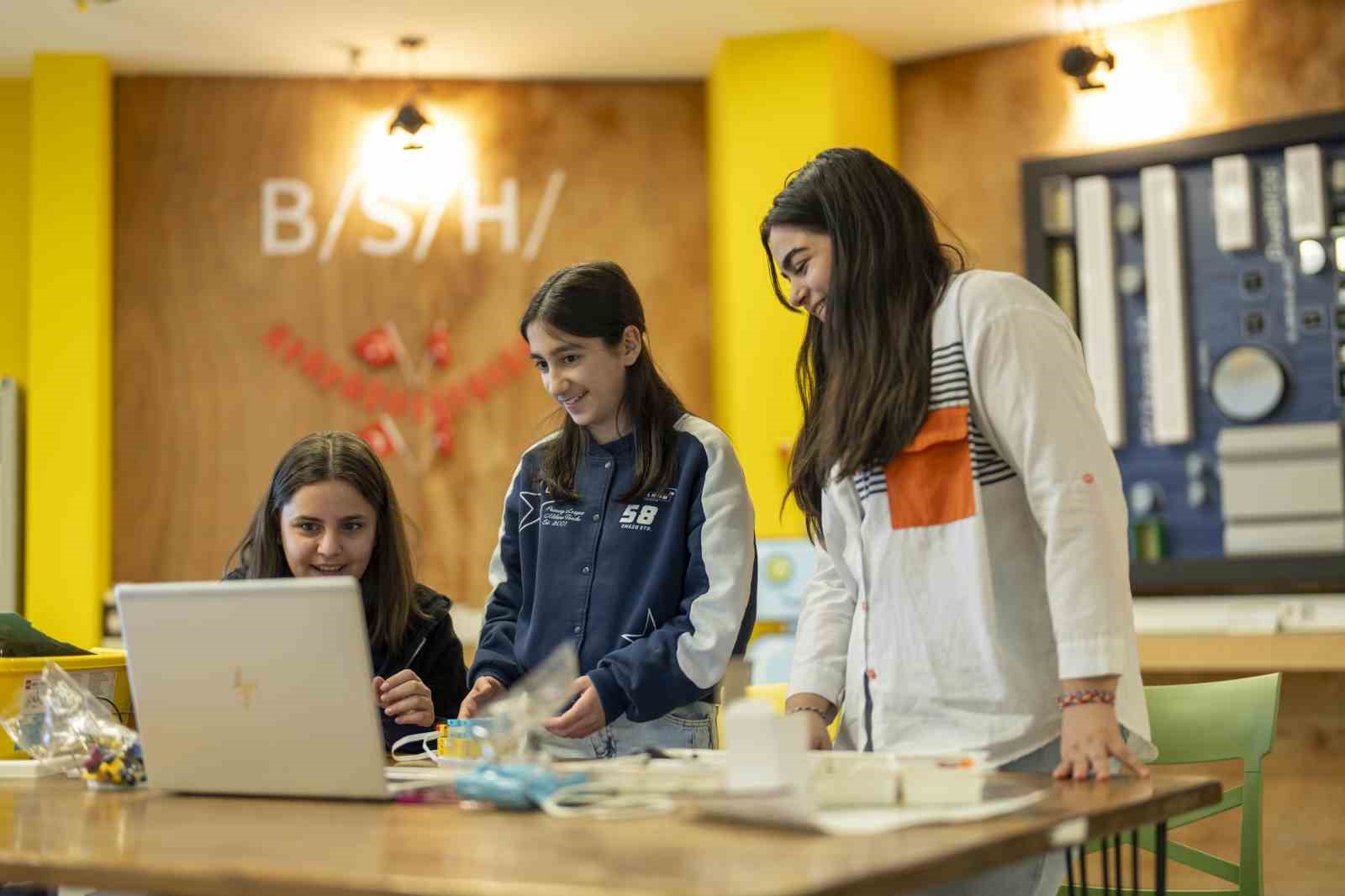 Geleceğin bilim kadınları BSH Türkiye’de buluştu