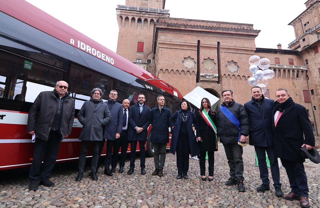 I primi bus a idrogeno: "Col pieno faranno oltre 350 chilometri"