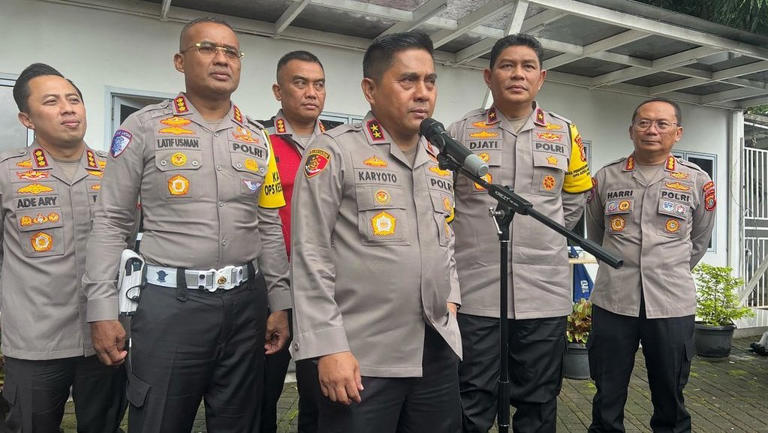 Polda Metro Jaya Kerahkan Tim Pengurai Kemacetan Mulai Besok Polda Metro Jaya Kerahkan Tim Pengurai Kemacetan Mulai Besok