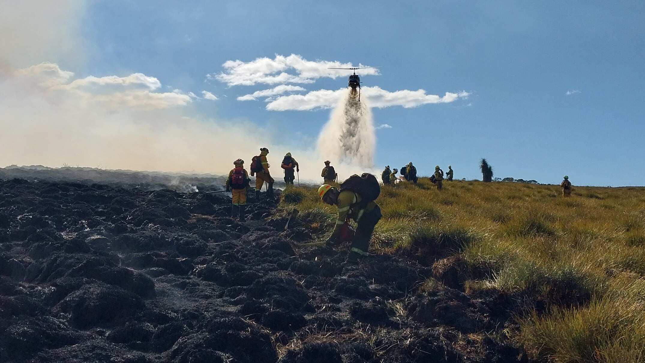 Firefighting effort on Tasmania's west coast continues as wilderness ...
