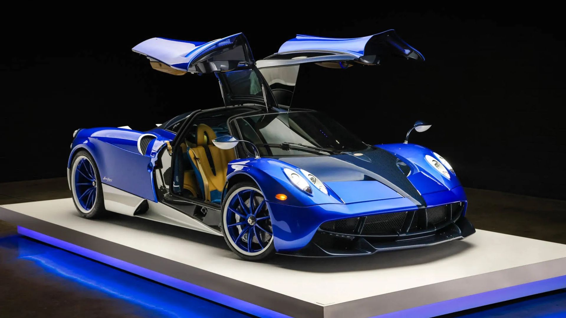 This One-Off Pagani Huayra Is Inspired By The Ocean (And Bad Taste)