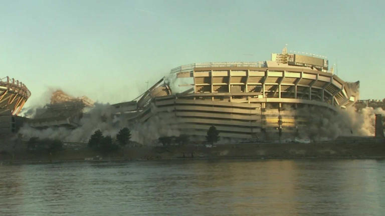 24 years later: Remembering the demolition of Three Rivers Stadium