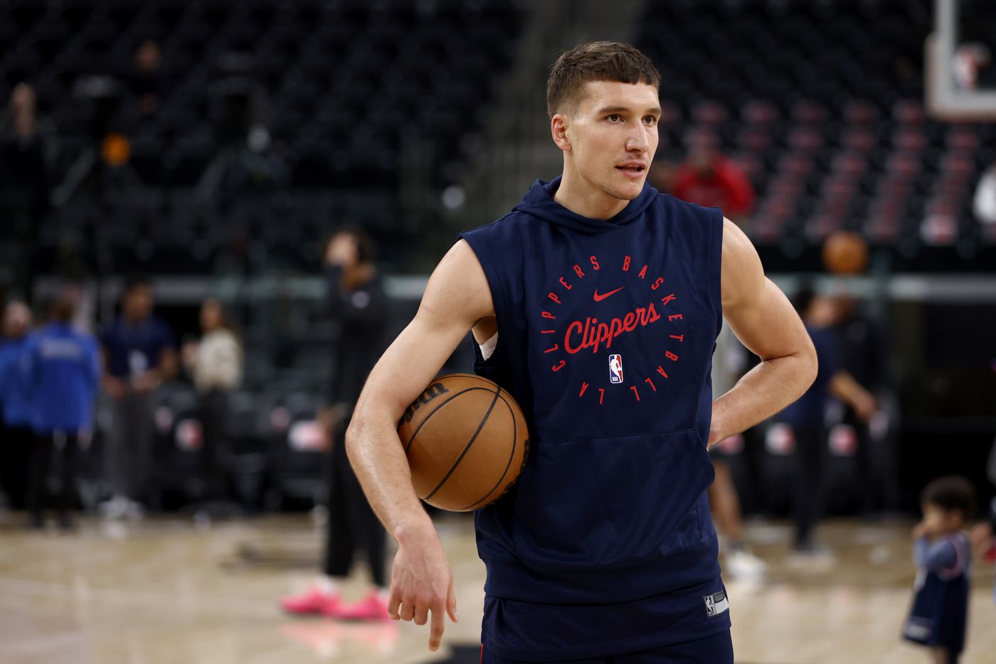 15 NBA players who look weird in new uniforms after trade deadline ...