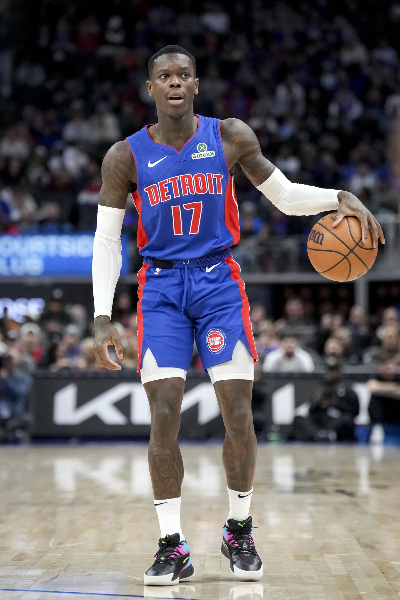 15 NBA players who look weird in new uniforms after trade deadline ...