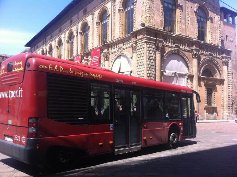Quindici anni di rincari, a Bologna un salasso del 150% sui bus