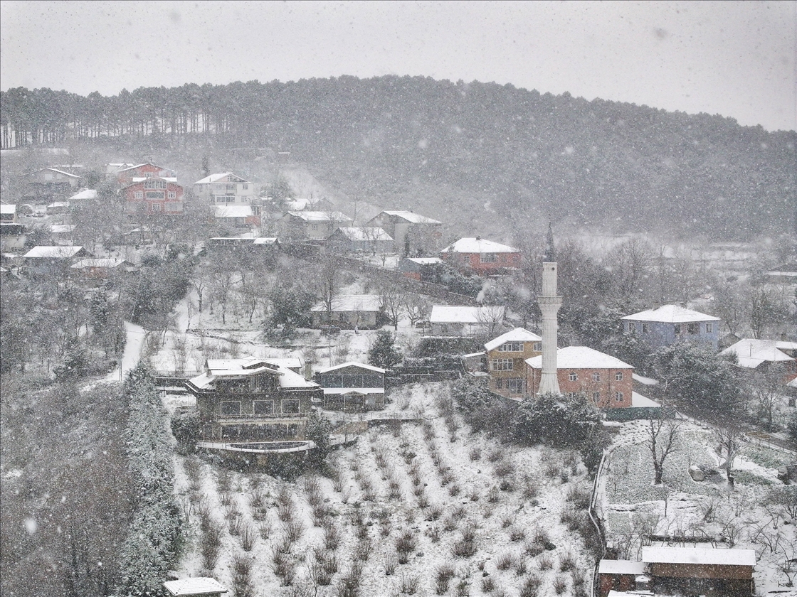 Images capture US Navy testing its new drone-destroying laser weapon