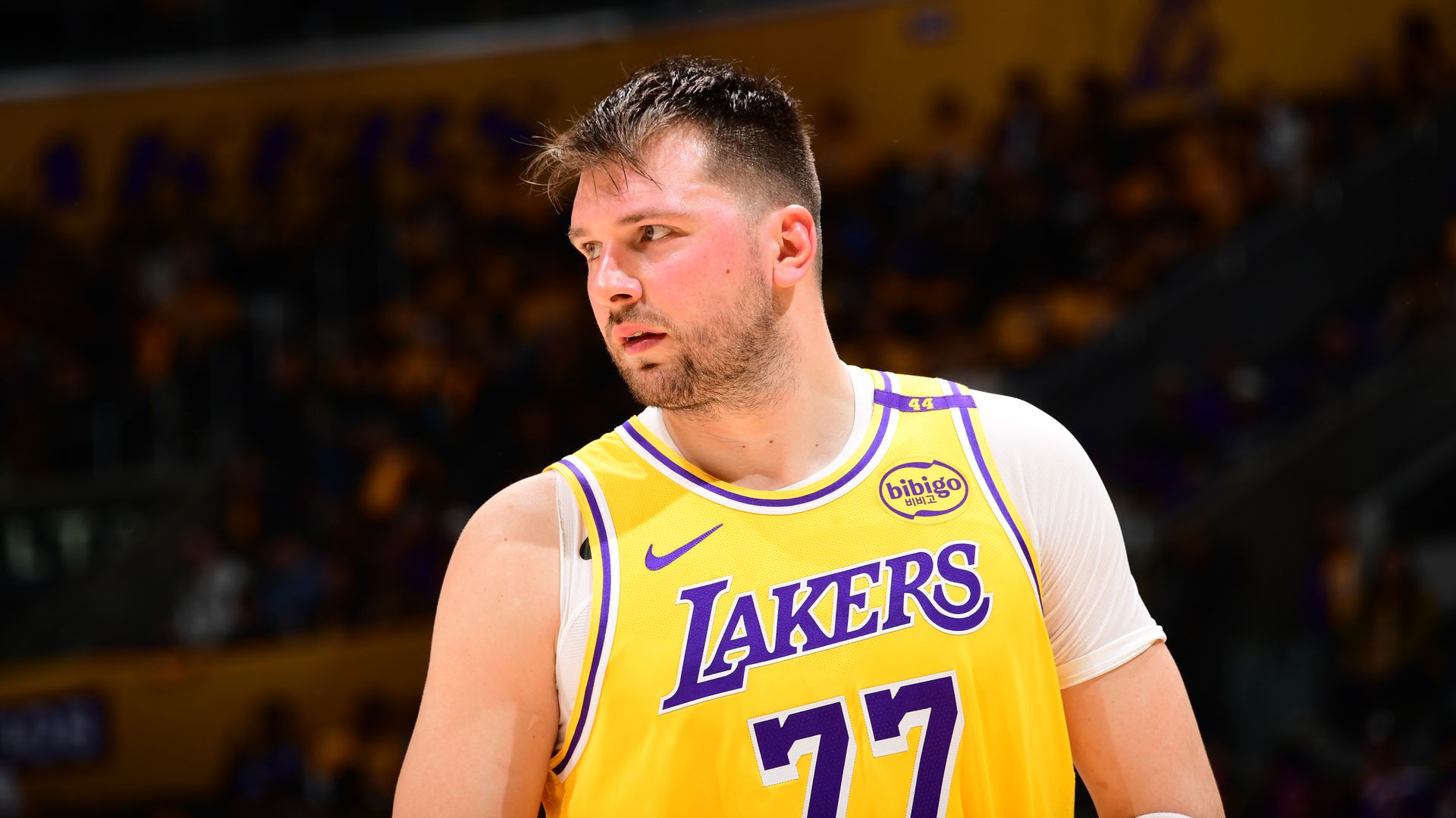 15 NBA players who look weird in new uniforms after trade deadline ...