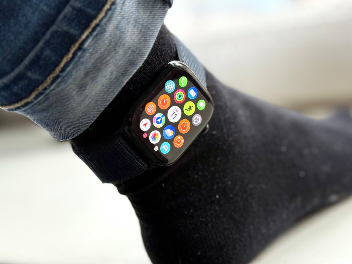 Ils portent leur Apple Watch à la cheville : une mode absurde qui a pourtant ses raisons