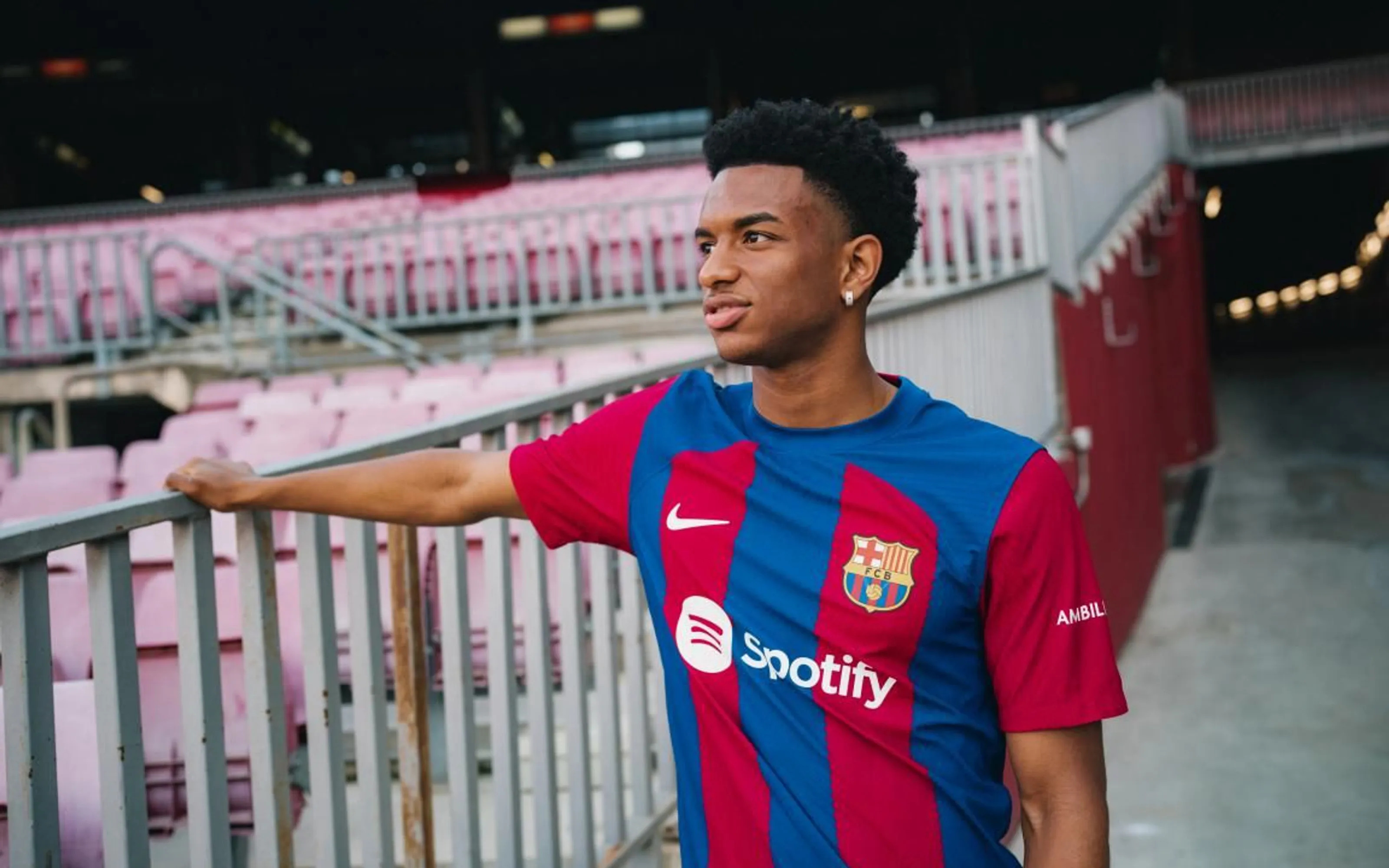 Manchester United looking to sign ANOTHER left-back: report