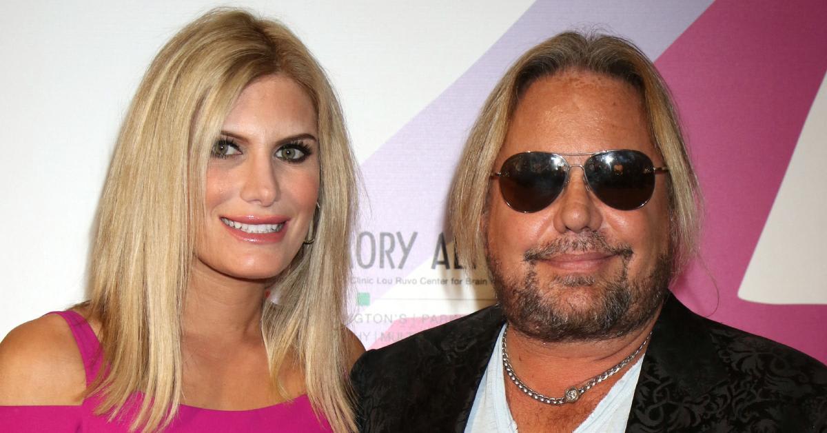 Vince Neil's Girlfriend Survives Fatal Plane Crash, Pilot Killed After ...