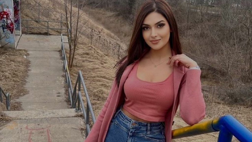 Meet Yesha Sagar: Beautiful sports anchor, but got Legal notice for…