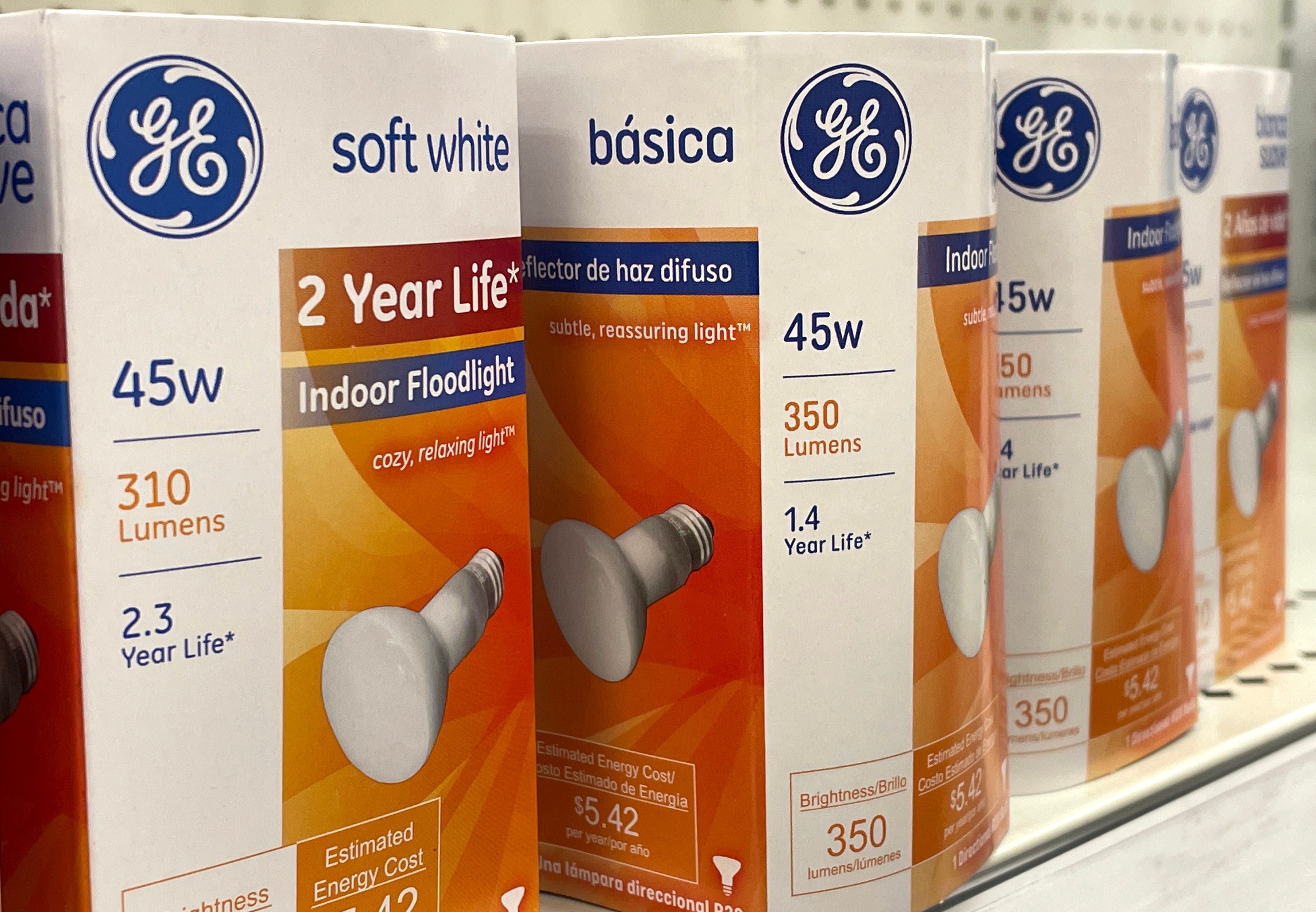 President Trump to bring back phased-out incandescent light bulbs