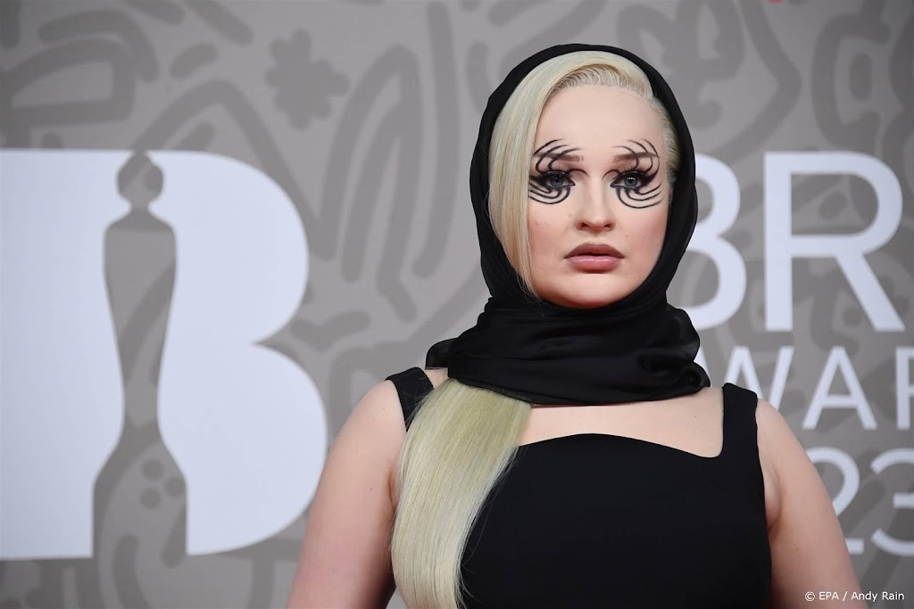 Kim Petras zingt in fictieve taal The Sims voor 25-jarig jubileum