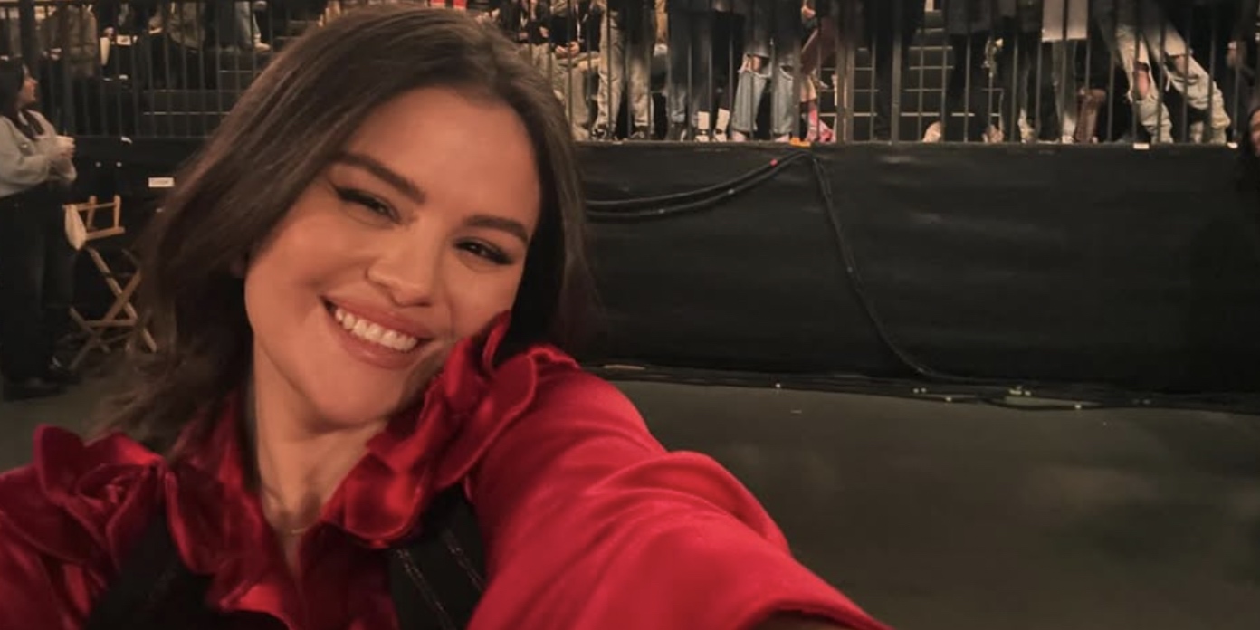 De onberispelijke minijurk van Selena Gomez zorgt voor sensatie