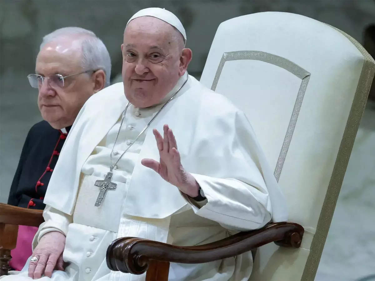 Pope Francis told to 'stick to Church' after Trump migrant critique