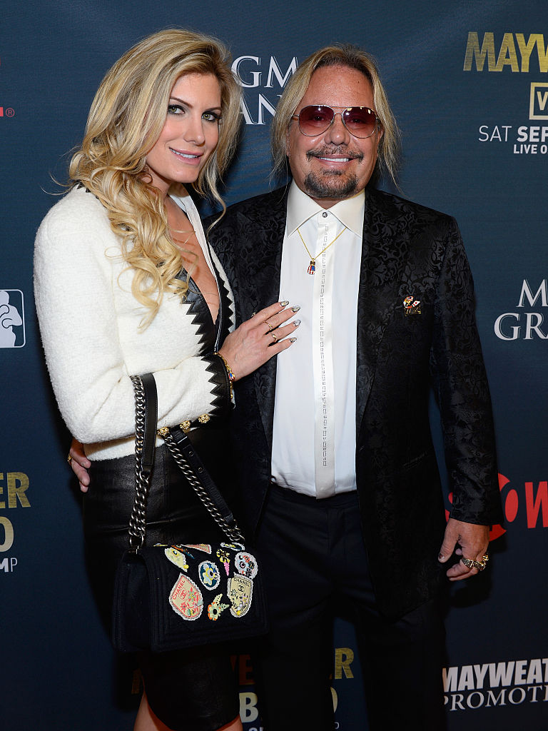 Vince Neil's Private Jet Involved in Crash That Left Pilot Dead, Singer ...