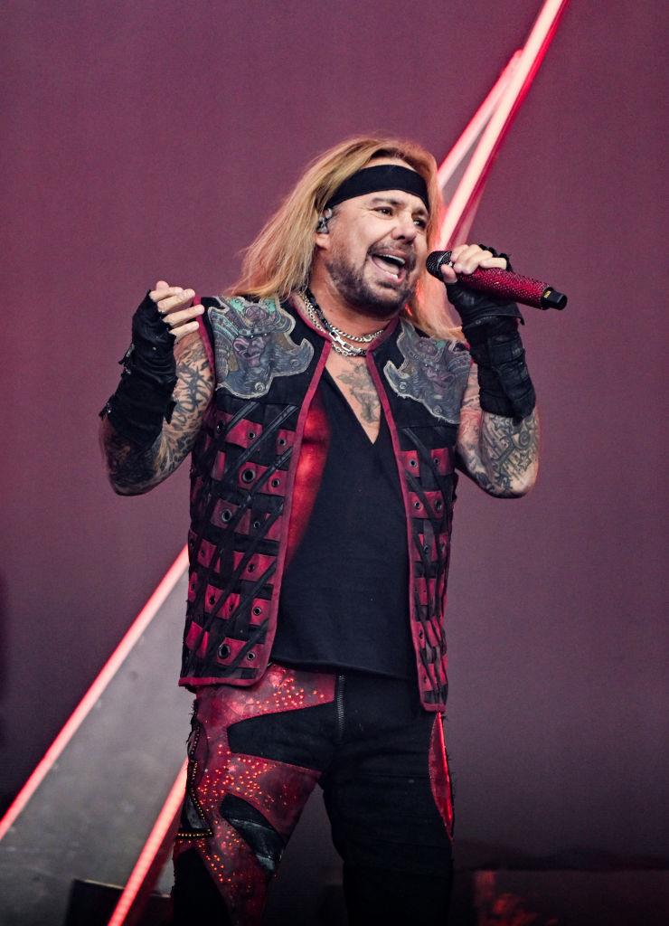Vince Neil's Near-Miss: Motley Crue's Star Avoids Fatal Plane Crash ...