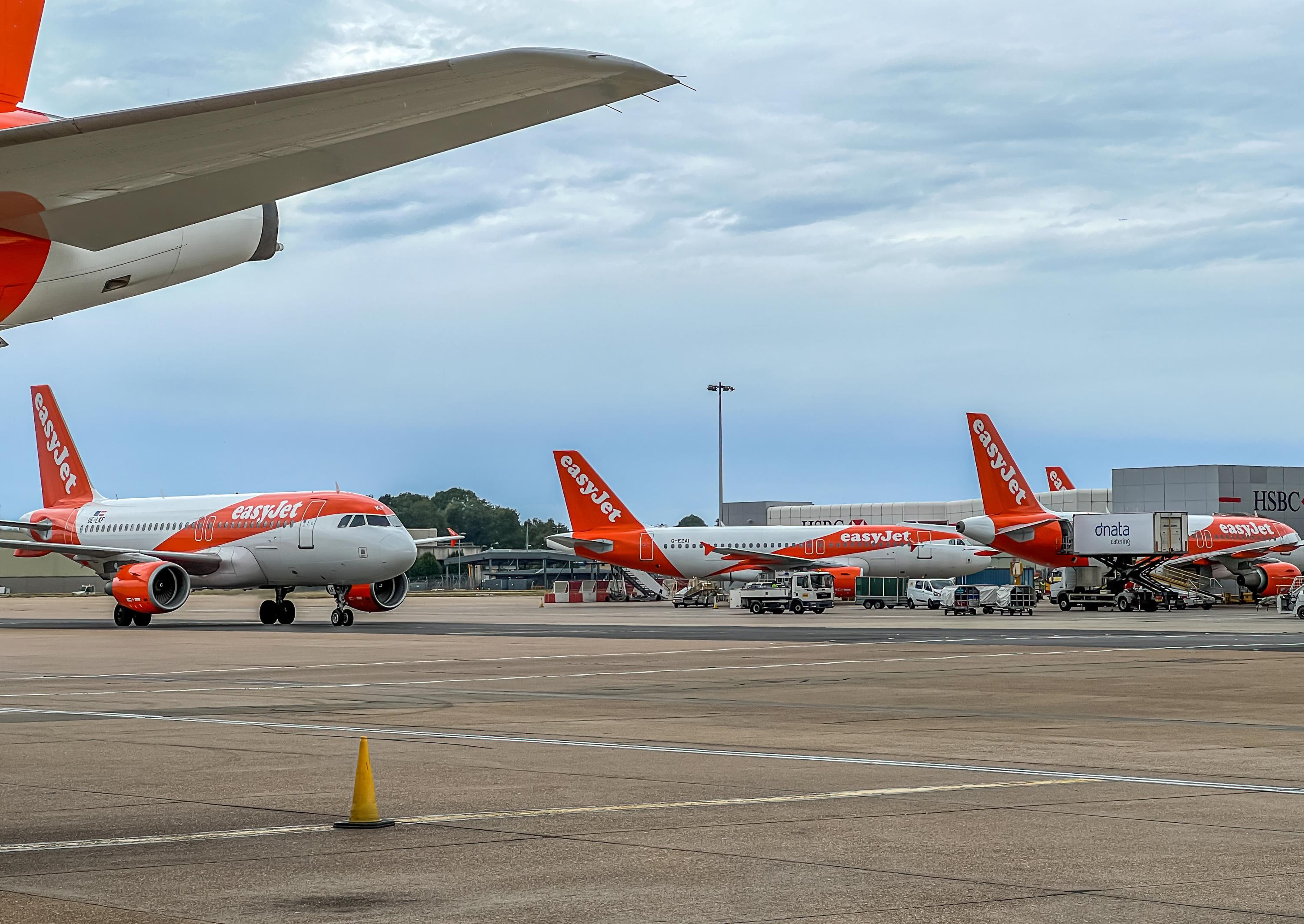 Retard, déroutement, bus : le calvaire des passagers du vol EasyJet ...
