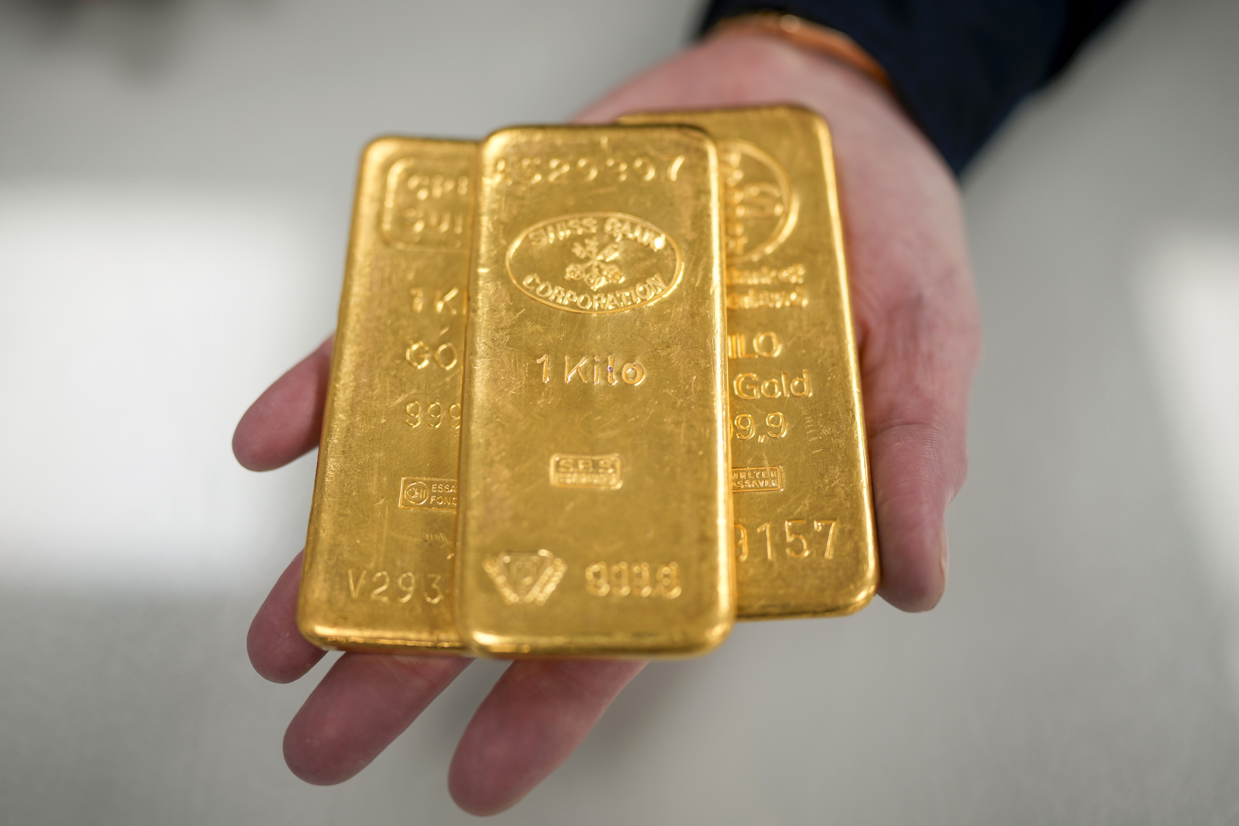 Russia Burns Through Gold Reserves Amid Economic Turmoil