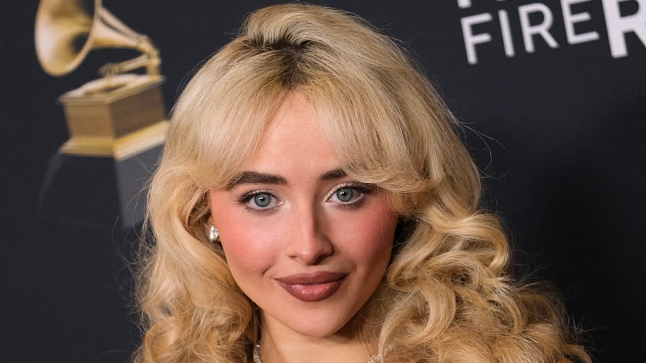Sabrina Carpenter Is Unrecognizable in Stunning Marilyn Monroe-Inspired ...