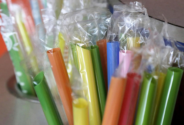 'Back to plastic': Trump signs order for plastic straws as he declares ...
