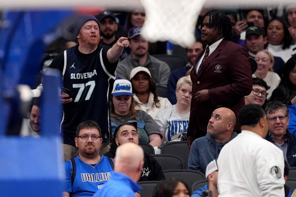 Mavericks fans ejected over ‘Fire Nico’ signs, shouting at Mark Cuban ...