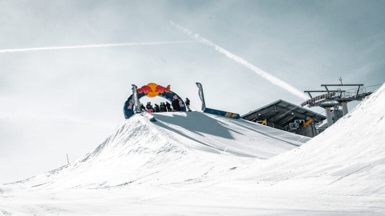 World Rookie Tour Freeski Slopestyle Finals present the skills of the ...