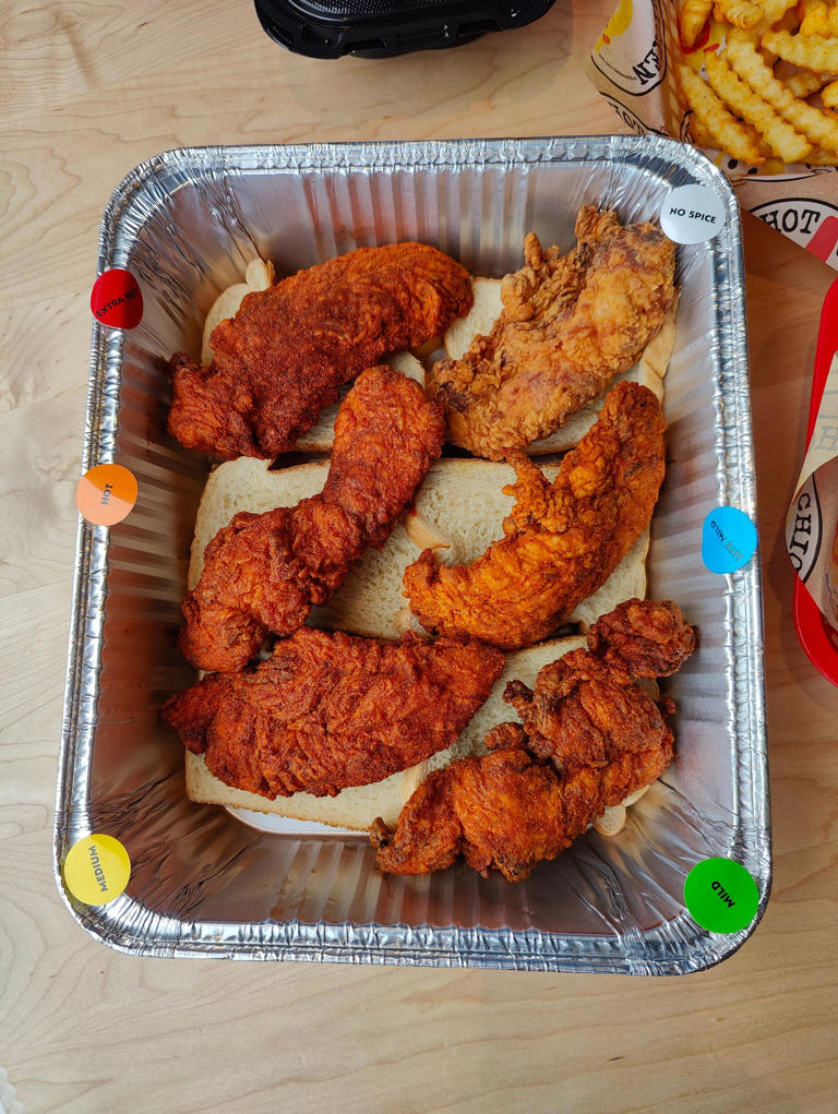 Reviewing all 7 spice levels at Dave's Hot Chicken, from 'no spice' to ...