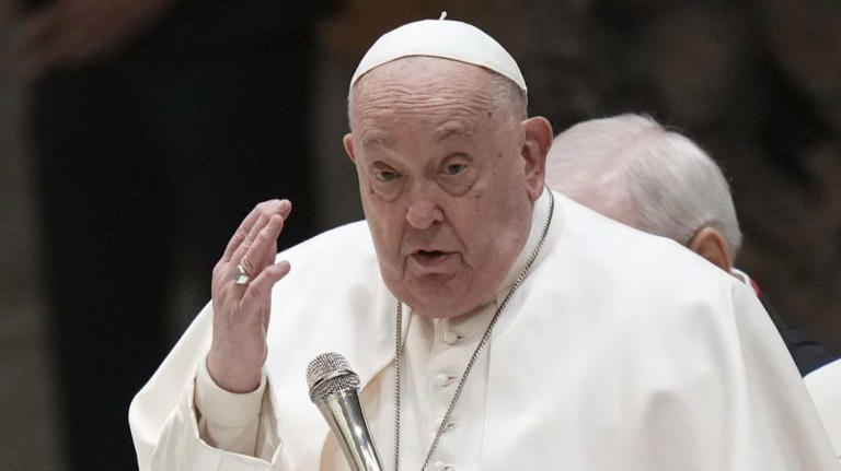 Pope criticizes Trump administration’s immigration policies Pope criticizes Trump administration’s immigration policies