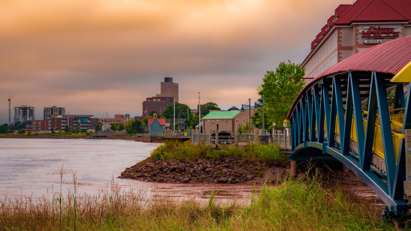 26 Canadian Towns That Are Booming Because Locals Are Buying Local