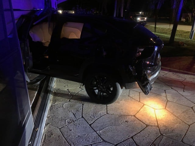 Convicted felon leads police on high-speed chase, crashes into garage