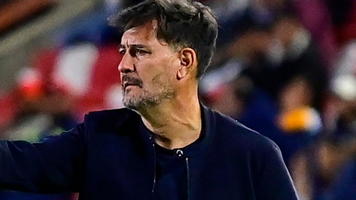 Pumas UNAM: Hugo Sánchez Puts Gustavo Lema in His Place and 'Backs ...