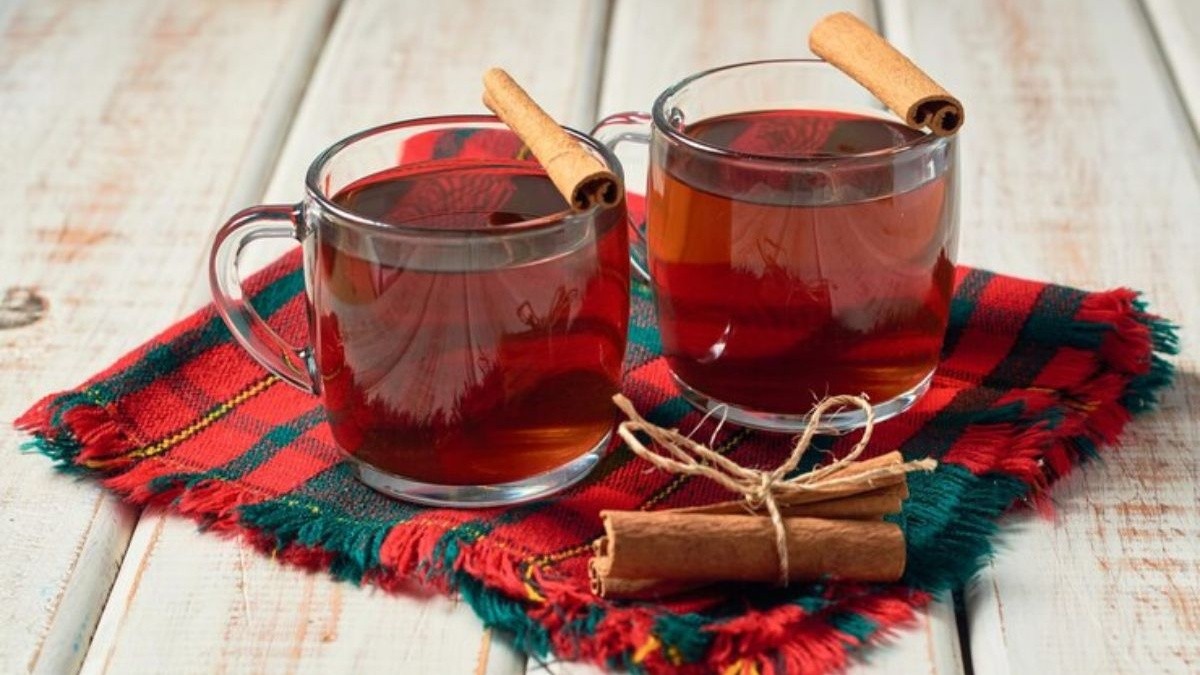 Hibiscus Tea with Bay Leaf and Cinnamon for Reducing Inflammation and ...