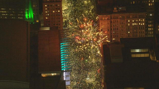 Fans set towels on fire, pull down traffic poles in Philadelphia after ...