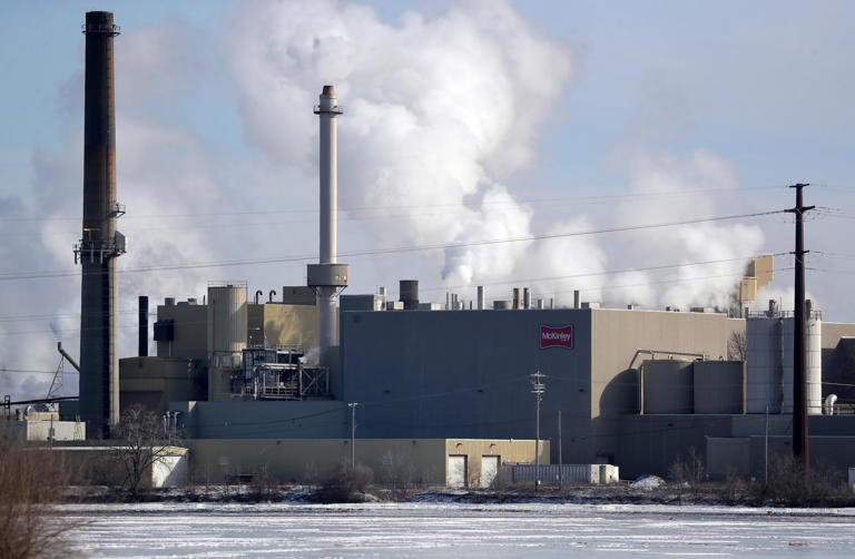 McKinley Paper cited for floating solids in Fox River; DNR talks ...