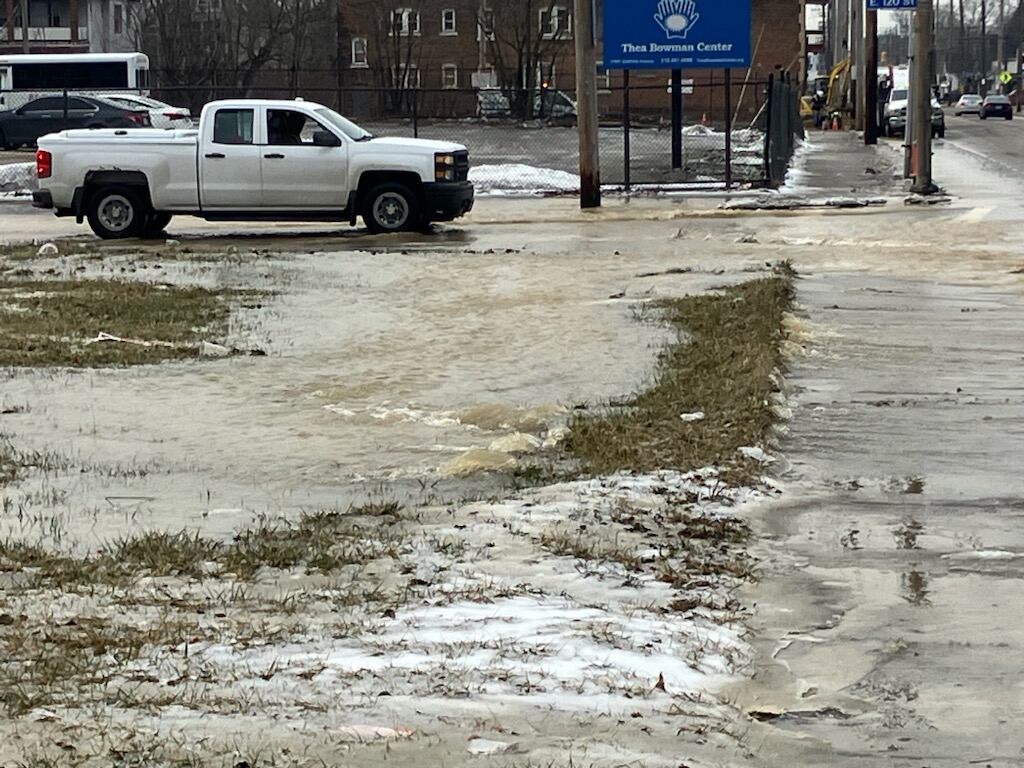 Cleveland water main break spills onto sidewalk, street in Mount ...