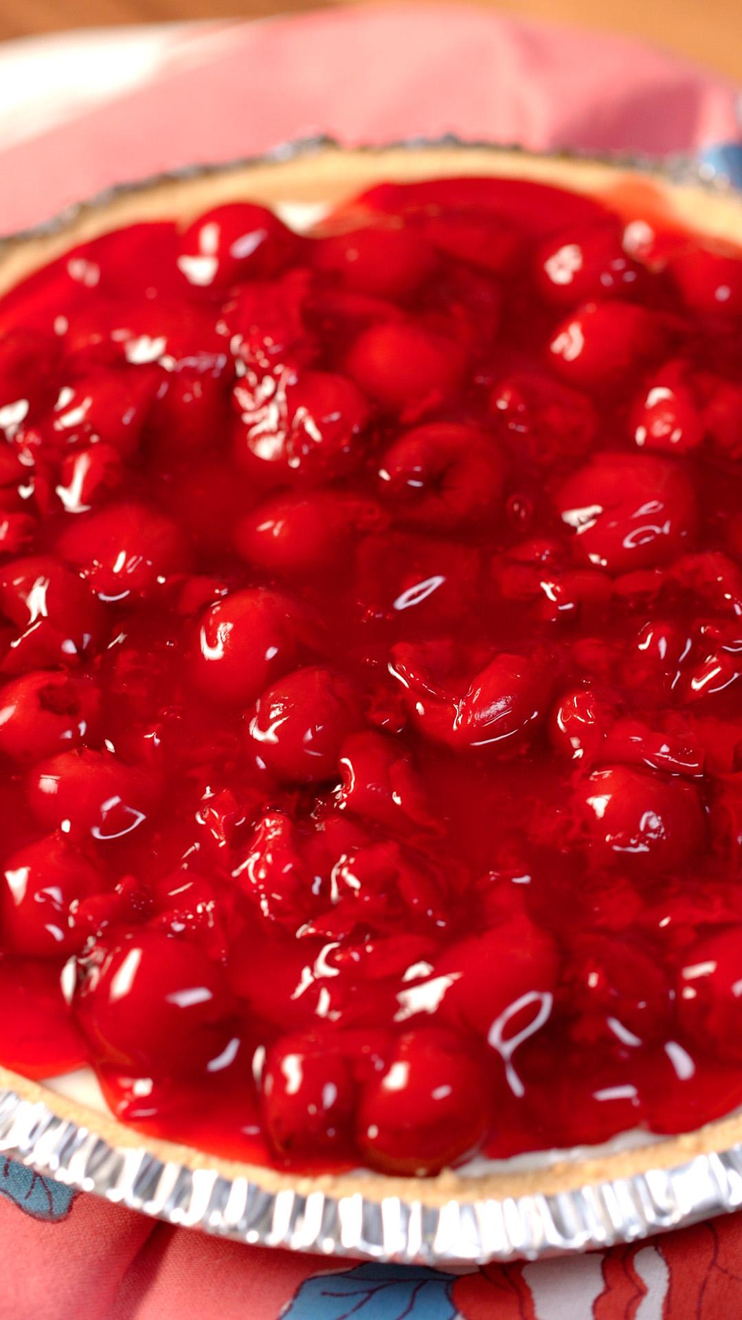 No-Bake Cherry Creamy Cheese Pie