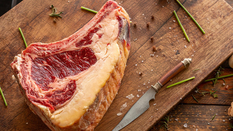 Here's What It Means When Your Steak Has Yellowish Fat