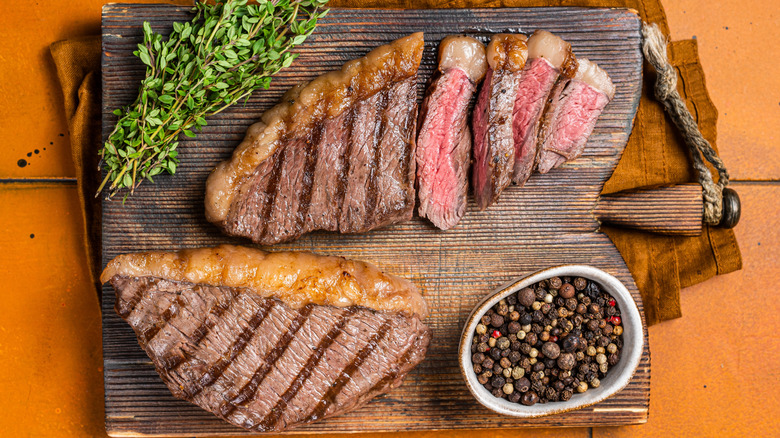 Here's What It Means When Your Steak Has Yellowish Fat