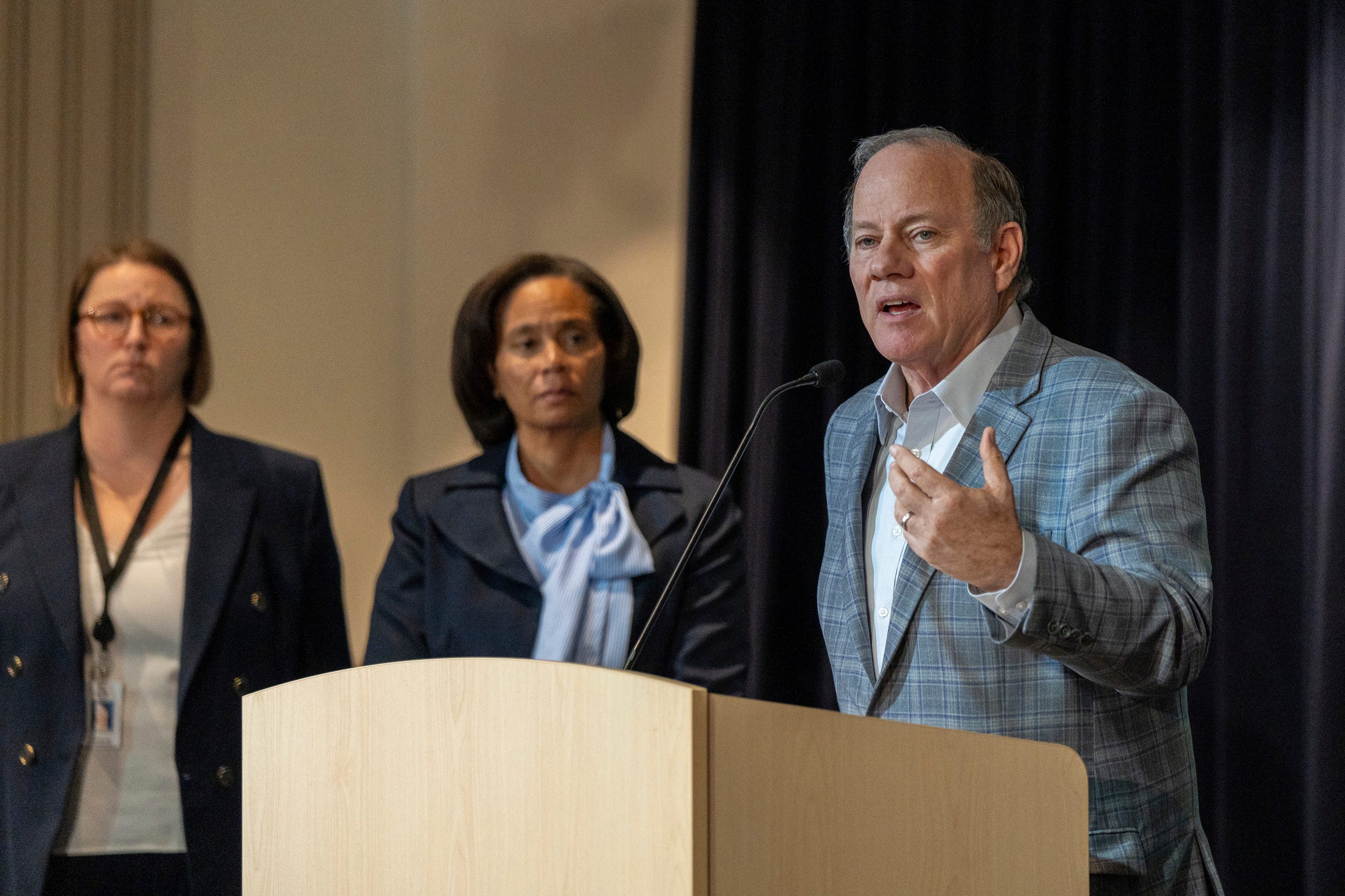 Detroit mom called city for help before 2 kids froze in casino parking ...