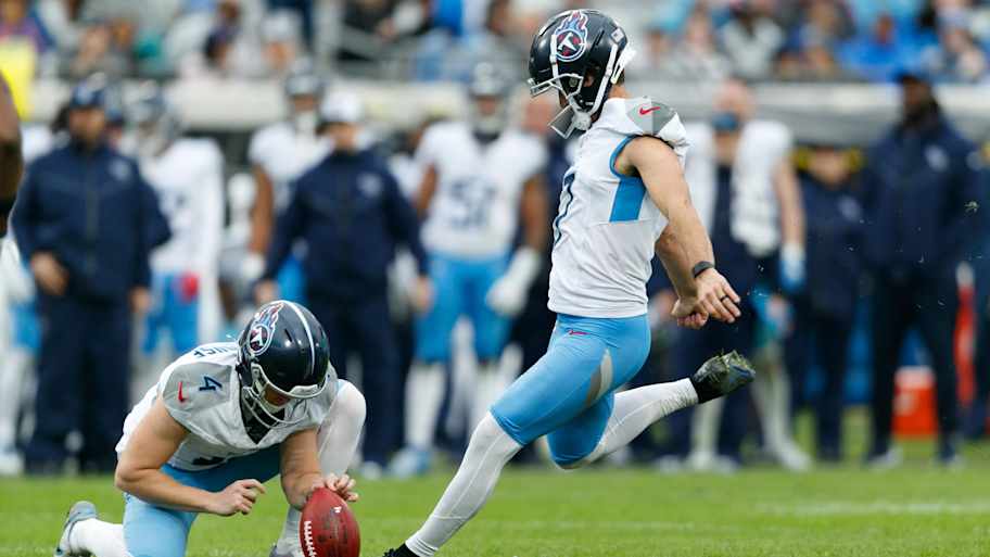 Panthers Sign Former Titans Kicker