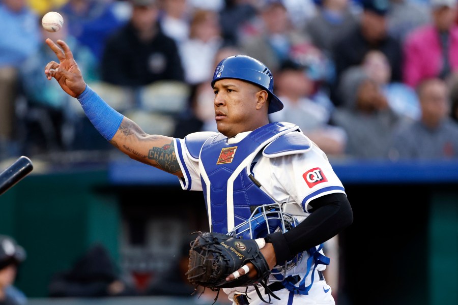 Royals pitchers and catchers report to Spring Training