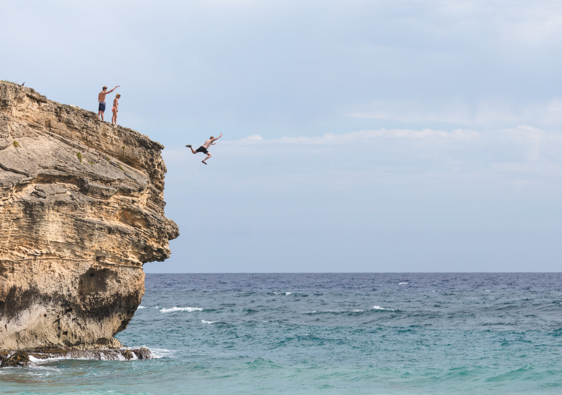 Man Dies Jumping Off 50-Foot Cliff in Hawaii (Video)