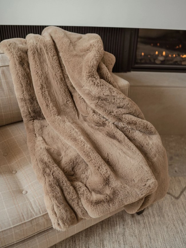 Cozy Earth's Best-Selling Bubble Cuddle Blanket Is Finally Back in ...