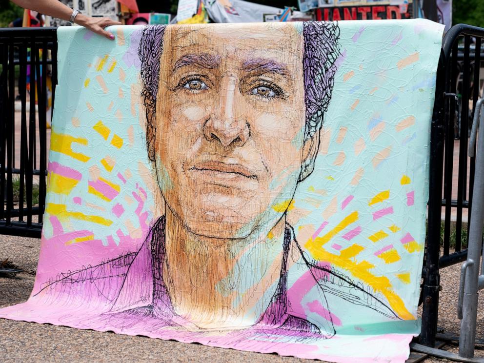 Marc Fogel greeted by Trump at the White House after being freed from ...