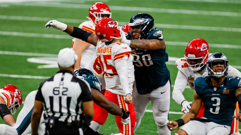 After fourth-quarter fumble, officials missed a clear blow to the head ...