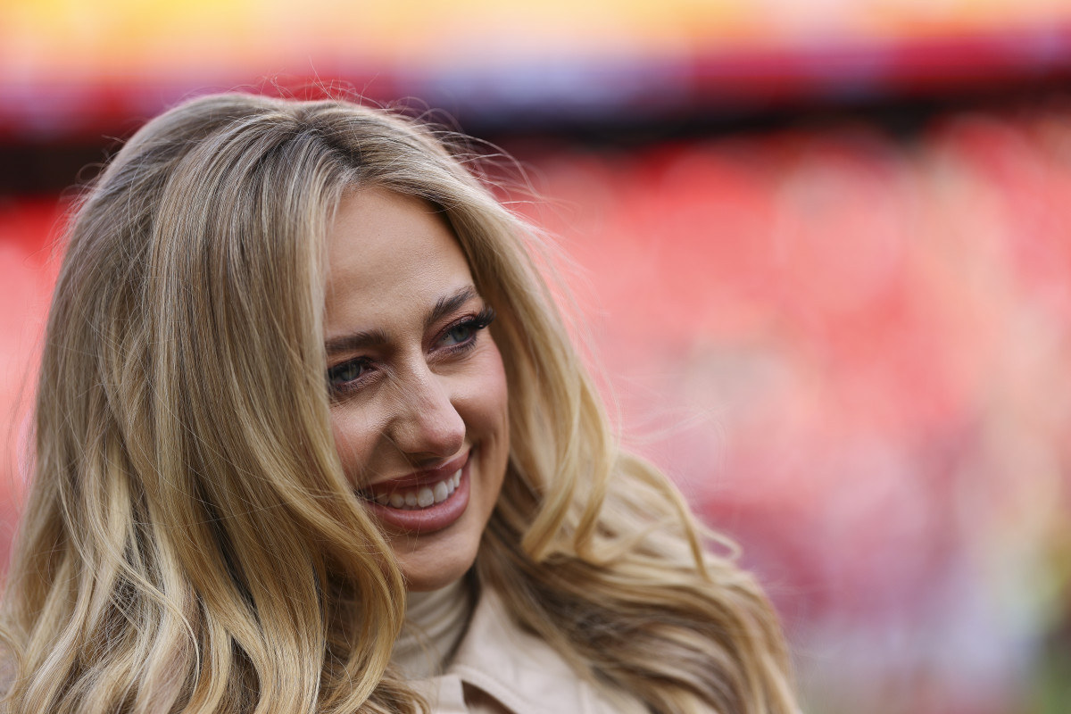 Brittany Mahomes receives major Sports Illustrated swimsuit honor